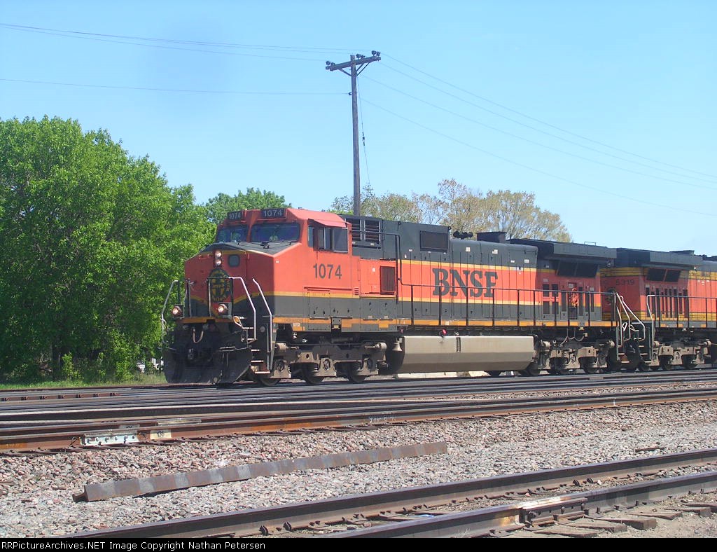 BNSF 1074